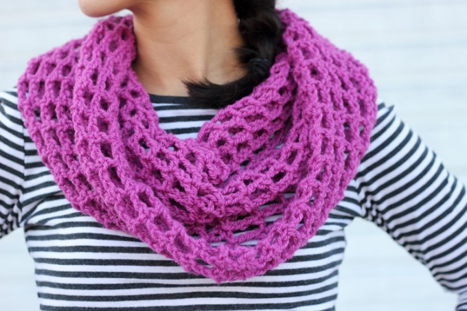 Mesh Cowl Scarf – FREE Crochet Pattern + Tutorial!