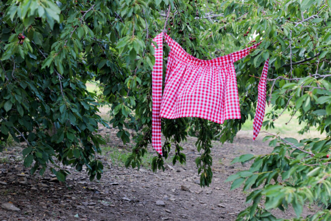 Simple Gathered Half Apron TUTORIAL