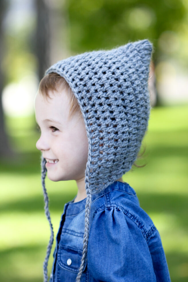 Simple Crocheted Pointed Bonnet – Free Toddler Size Pattern!