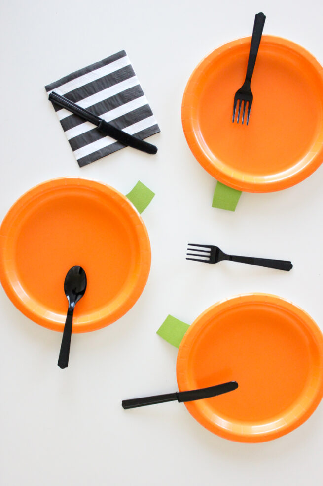 DIY Halloween Paper Plates + free templates