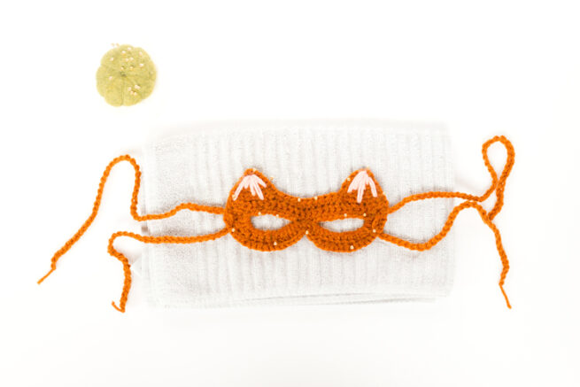 Crocheted Cat Mask: free pattern + tutorial