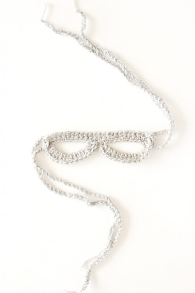 Crocheted Cat Mask: free pattern + tutorial