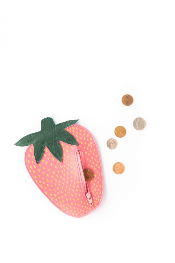 Strawberry Coin Purse – Free Pattern!