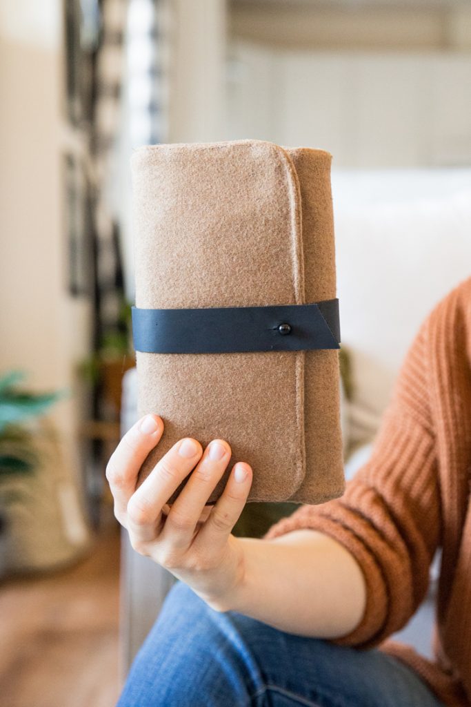 Maker’s Wallet – free cut file and tutorial