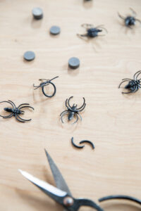 Easy Spider Magnet Craft + Halloween Decor