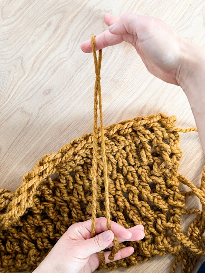 Finger Crochet Throw Blanket – Beginner friendly video tutorial