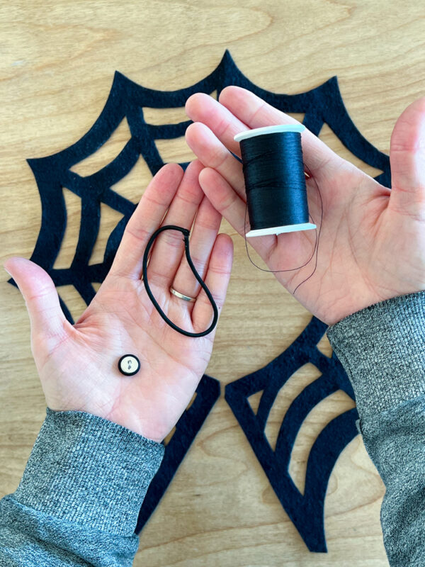 Felt Spiderweb Collar – free pattern