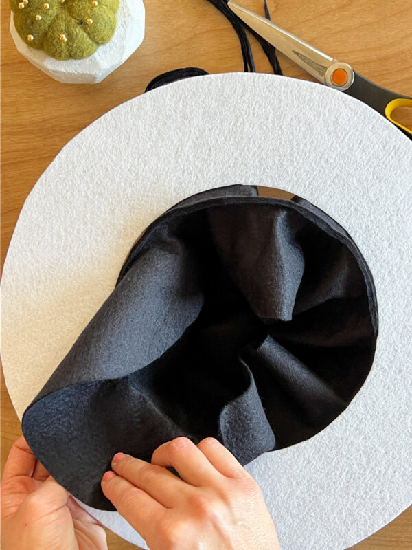 Basic Witch Hat – Free Pattern & Tutorial