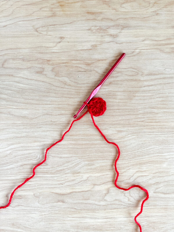 Double Crochet Beret – Free Pattern & Tutorial // www.deliacreates.com