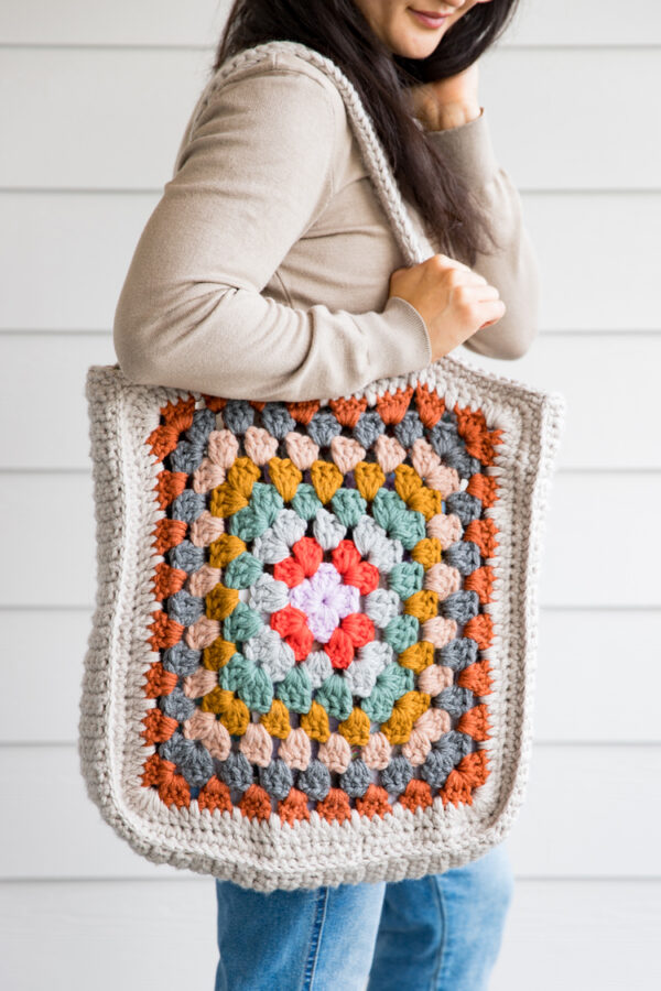 Granny Square Tote – free pattern & tutorial