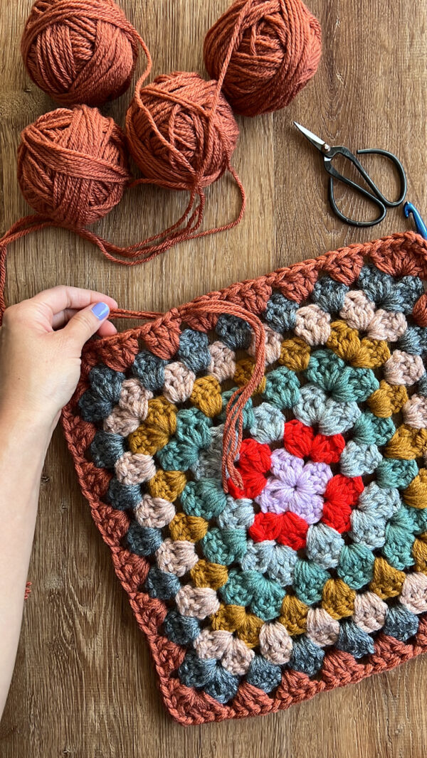 Granny Square Tote – free pattern & tutorial