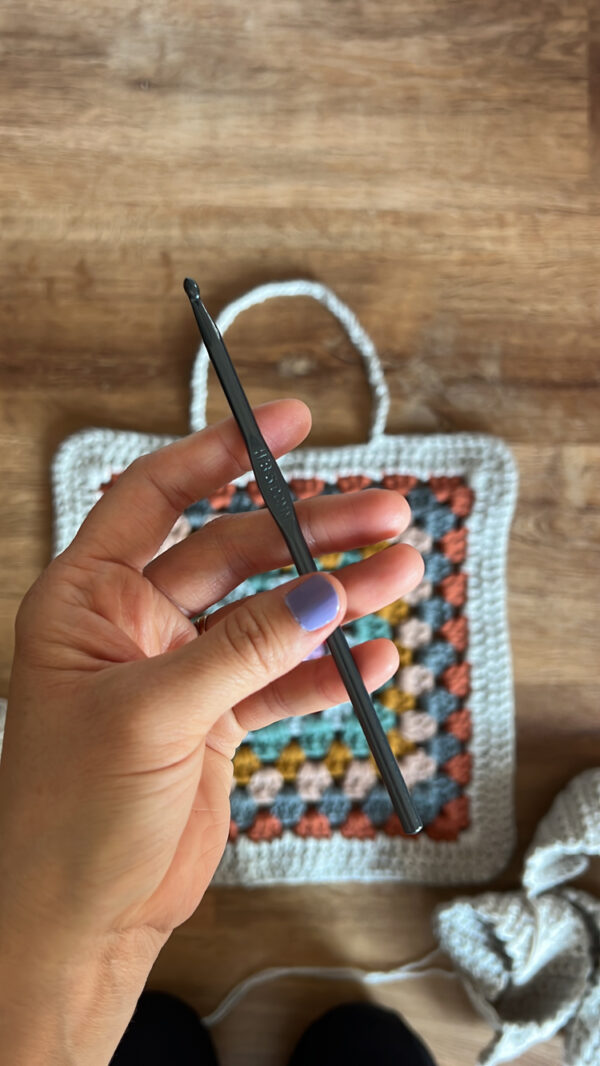 Granny Square Tote – free pattern & tutorial