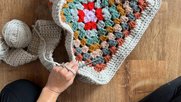 Granny Square Tote – free pattern & tutorial