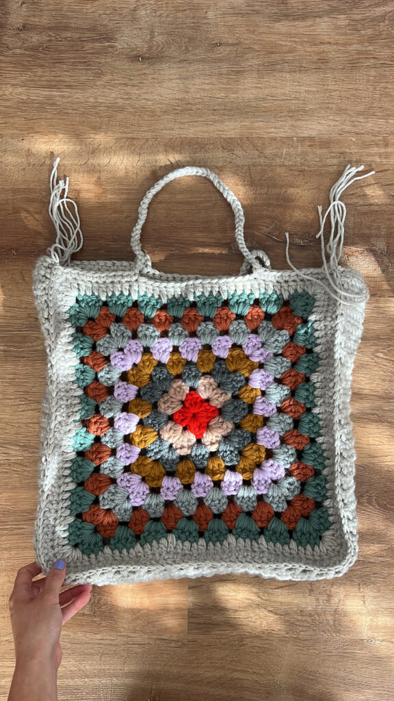 Granny Square Tote – free pattern & tutorial