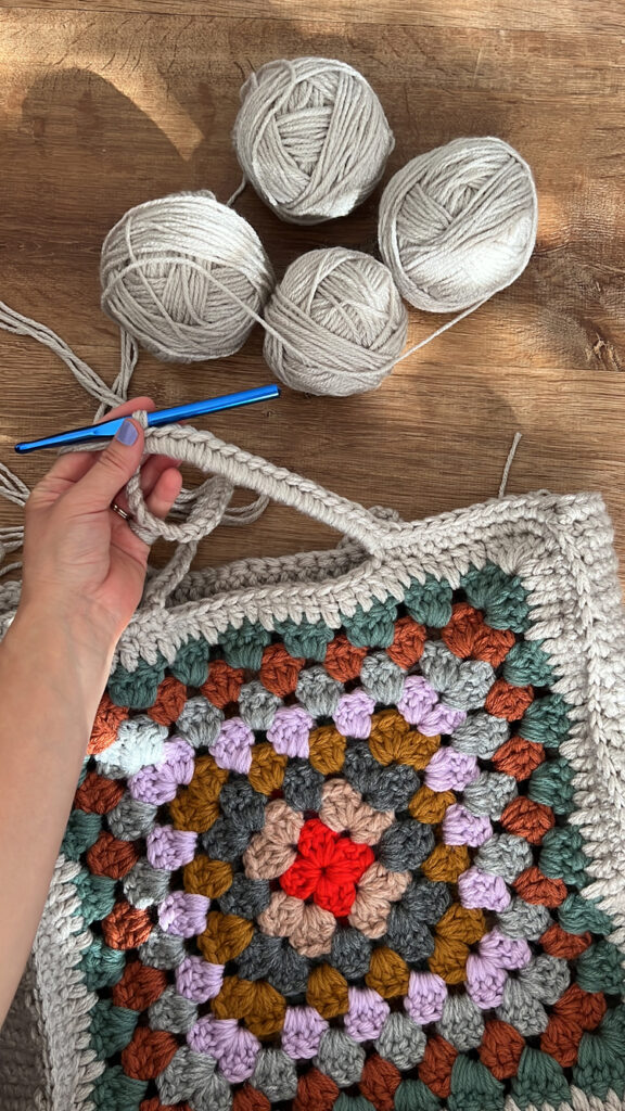 Granny Square Tote – free pattern & tutorial