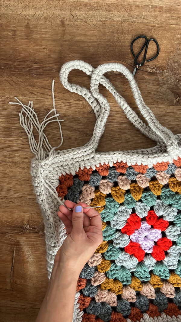 Granny Square Tote – free pattern & tutorial