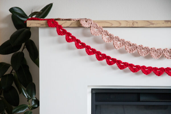 String of Hearts Crochet Garland – FREE PATTERN