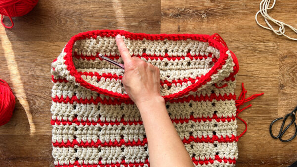 Windowpane Crochet Tote – Free Pattern and Tutorial