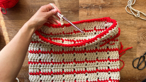 Windowpane Crochet Tote – Free Pattern and Tutorial