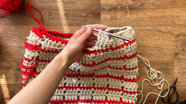 Windowpane Crochet Tote – Free Pattern and Tutorial